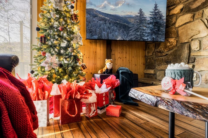 Dog/baby Items | Gourmet Kitchen | Huge Master - Pigeon Forge, TN