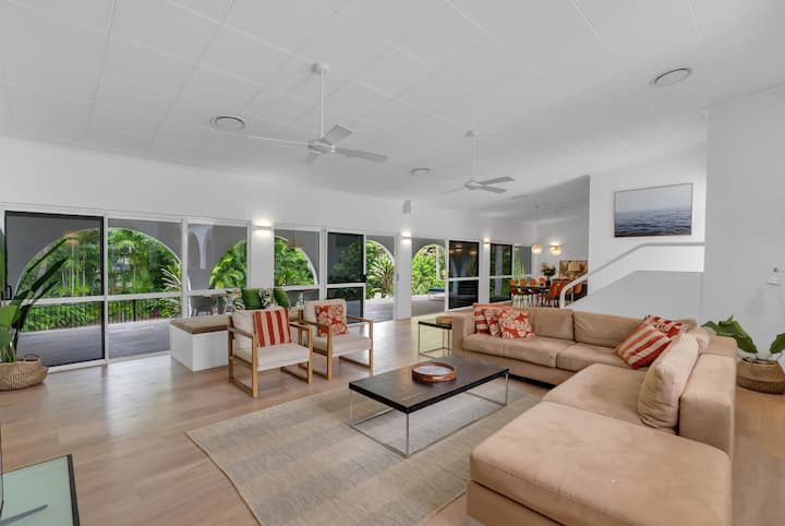 Tropical Sanctuary: 18m Pool & Luxury Home - Palm Cove