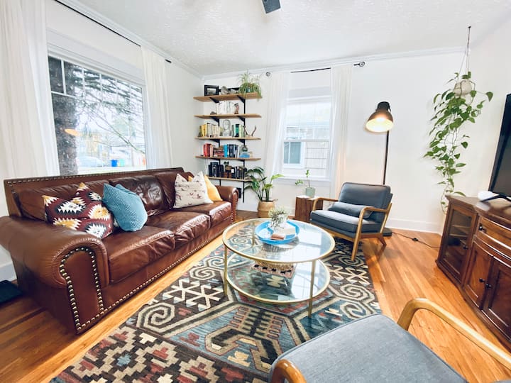 Ne Pdx Blue Bungalow - Portland, OR