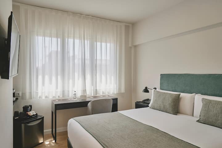 Double Room Hotel Tres Torres Atiram - Barcelona