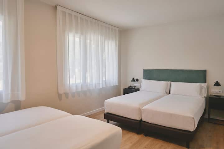Quadruple Room Hotel Tres Torres Atiram - Barcelona