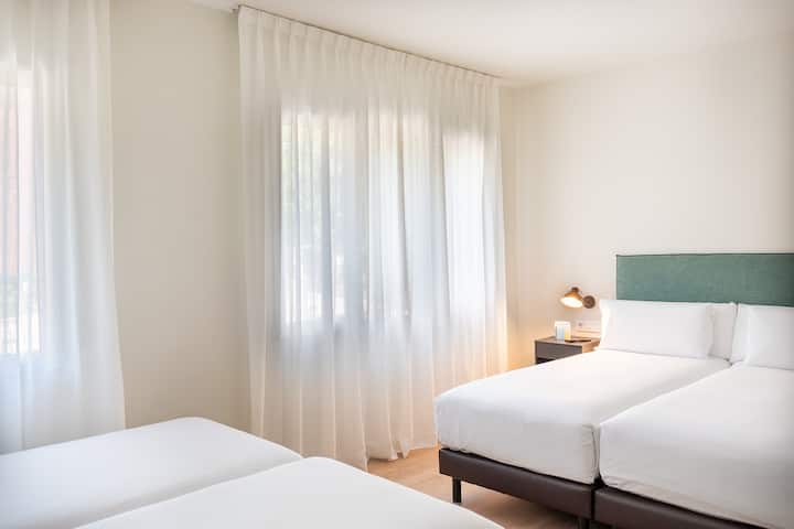 Quadruple Room Hotel Tres Torres Atiram - Barcelona