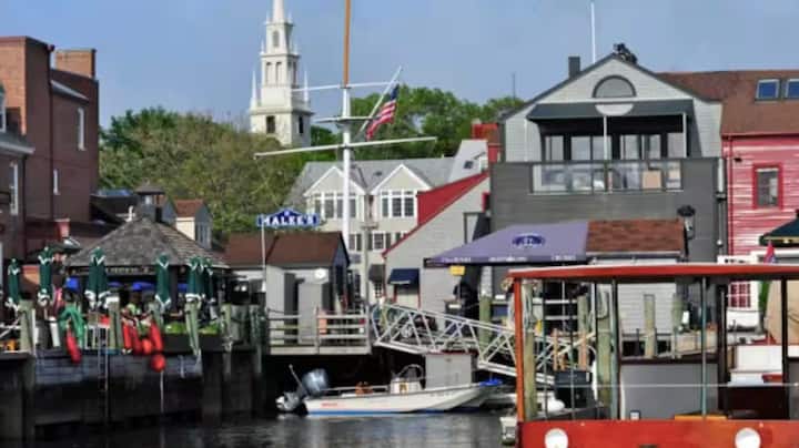 Historic Newport Gem: Walk To Bowens Wharf & More - Jamestown, RI