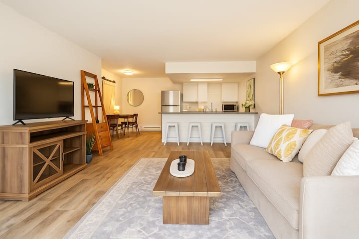 Stylish 1bd With Mountain Views + Pool - Boulder, CO