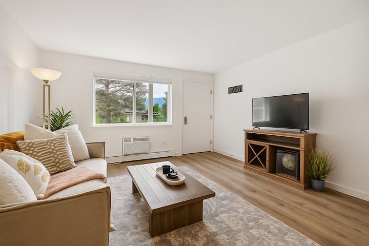 Stylish 1bd With Mountain Views + Pool - 볼더