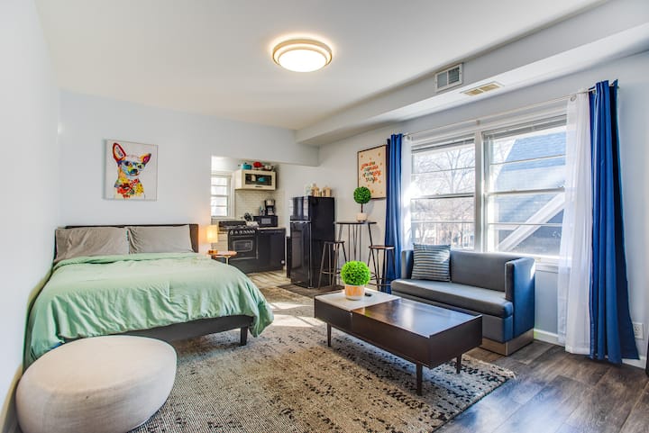 Serene Studio Escape Near Lakes & Global Cuisine - Minneapolis, MN