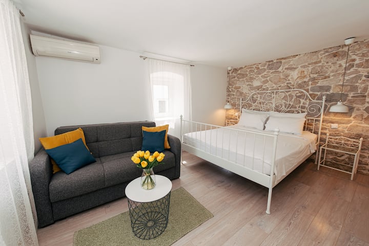 Chic Studio « Prime Location « Steps To The Palace - Split
