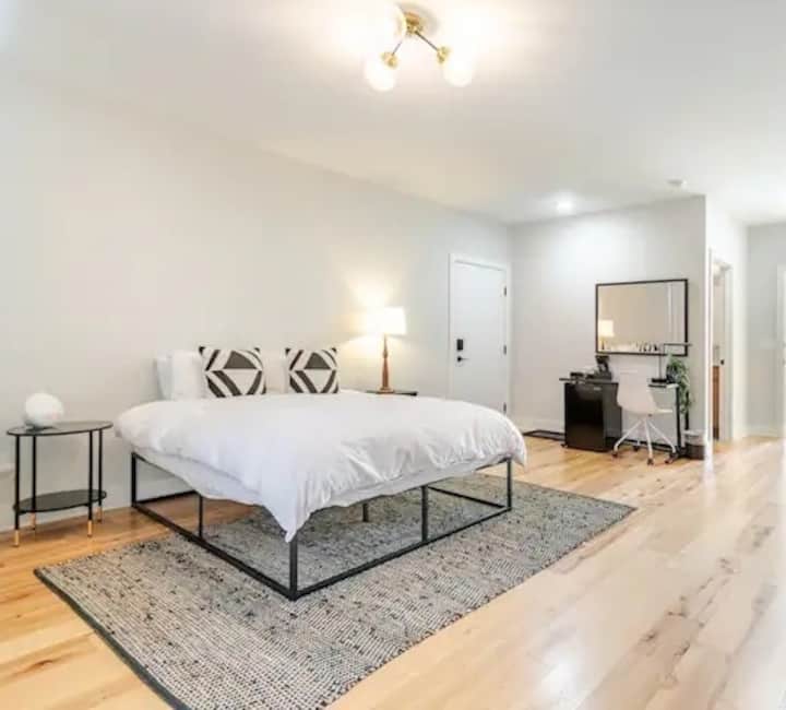 Cali Modern Studio At Four X Five - Columbus, OH