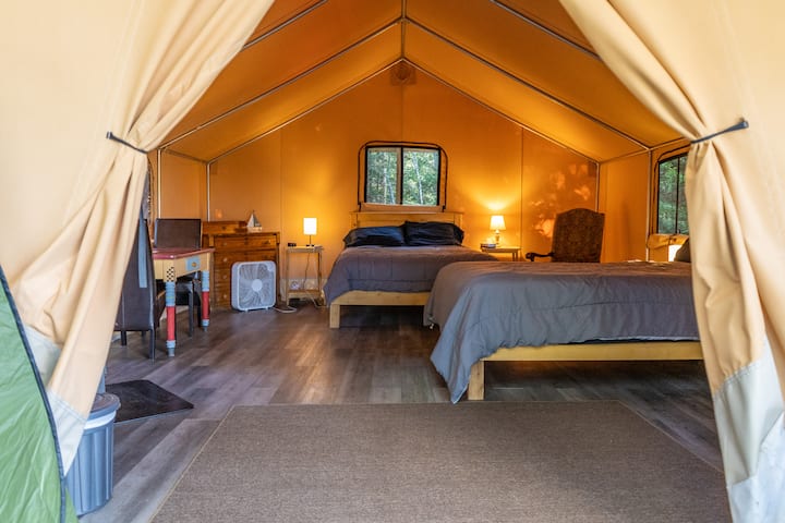 Dominion Hill Country Inn - Safari Tent 8 - New Brunswick