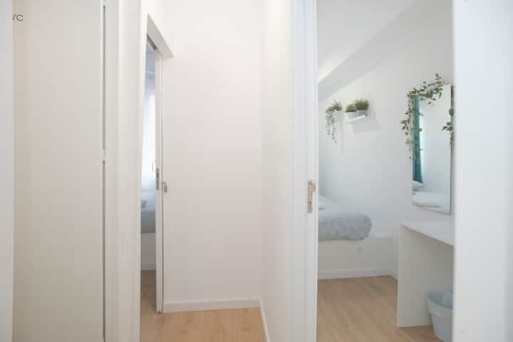 Budget Double Room With Shared Bathroom (Room 44) - Porto