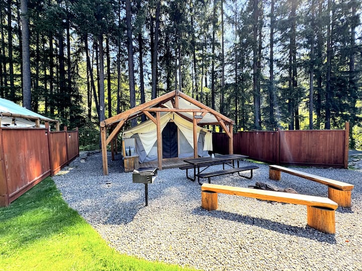 Glamping! Luxury Family Size Tent - Homesteader - Oregon