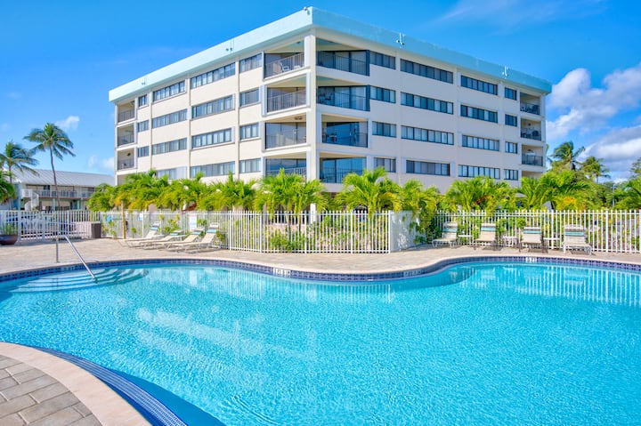 Free Kayaks Overlooking Pickleball Courts - Florida Keys