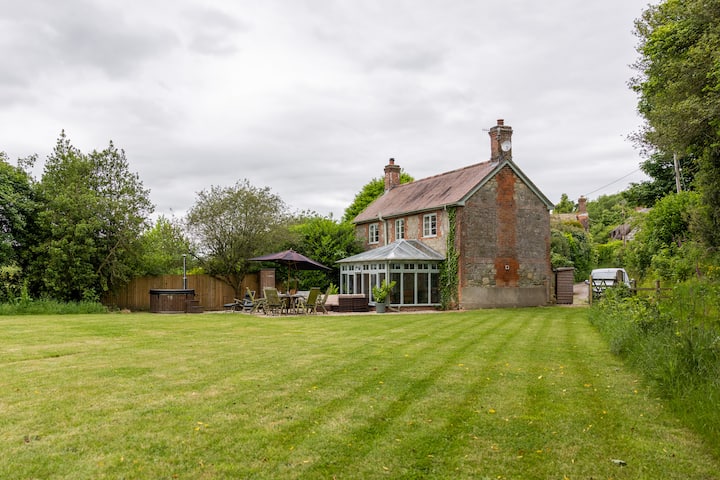 Quintessential Cottage With Beautiful Views - Shaftesbury
