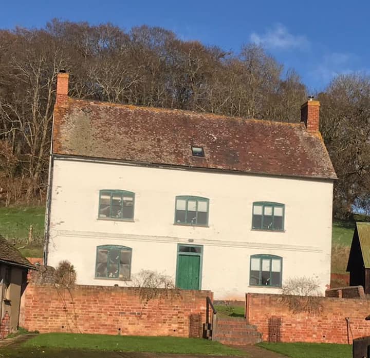 Isolated Farm House - Cotswolds