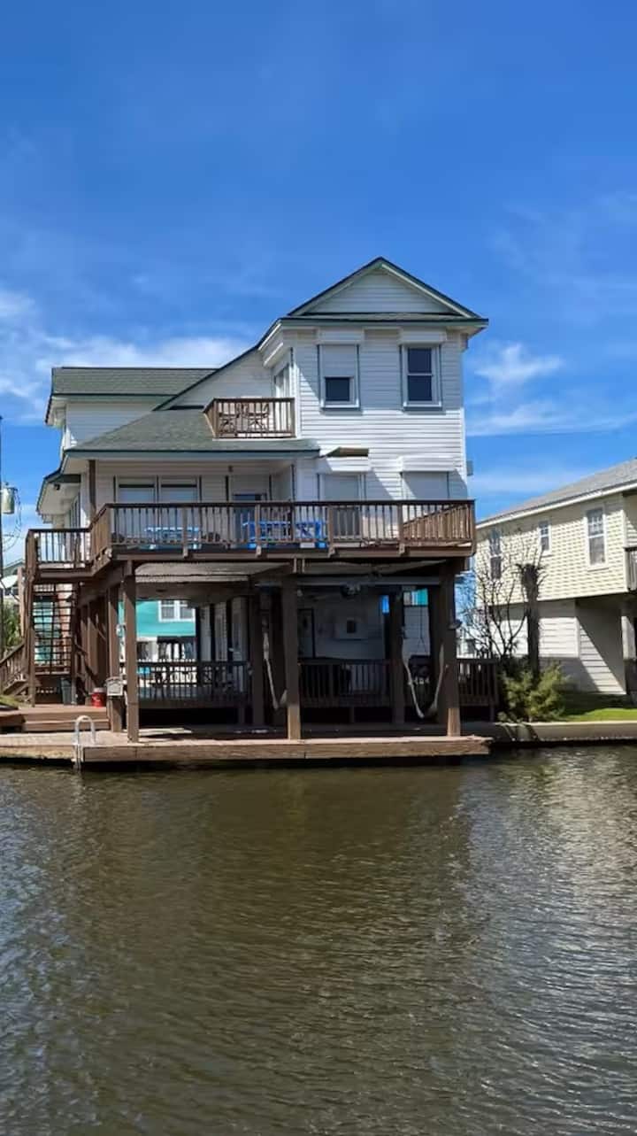 The Moonlight- Canal Home W/ Kayaks-near The Beach - Jamaica Beach, TX