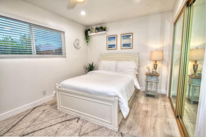 Cheerful 1-bedroom With Shared Bathroom. - Huntington Beach, CA