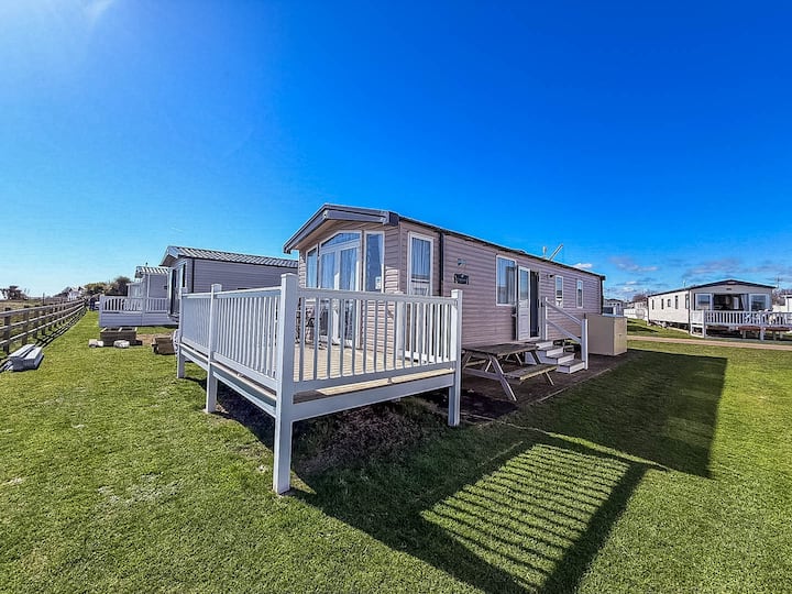 Beautiful 6 Berth Caravan With Full Sea Views For Hire In Suffolk Ref 68004cr - Lowestoft