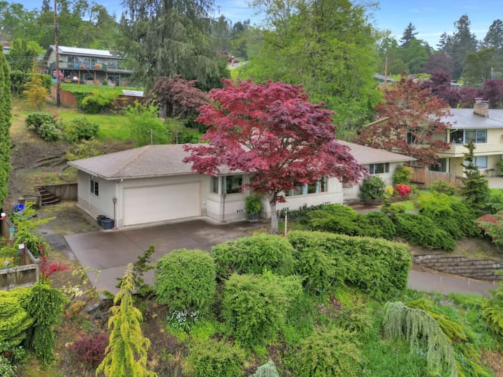 Lightning House® Up Hawkins Ln. Eugene, Oregon. - Eugene, OR
