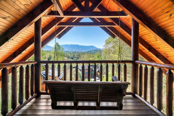 March 2-7 Open! Resort Pool, Mtn Views, Location! - Gatlinburg, TN
