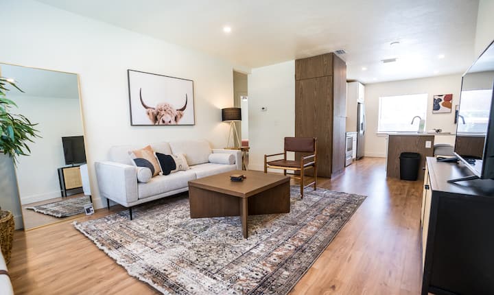 Beautiful Retreat Walkable To The Shops & Water! - Jacksonville, FL