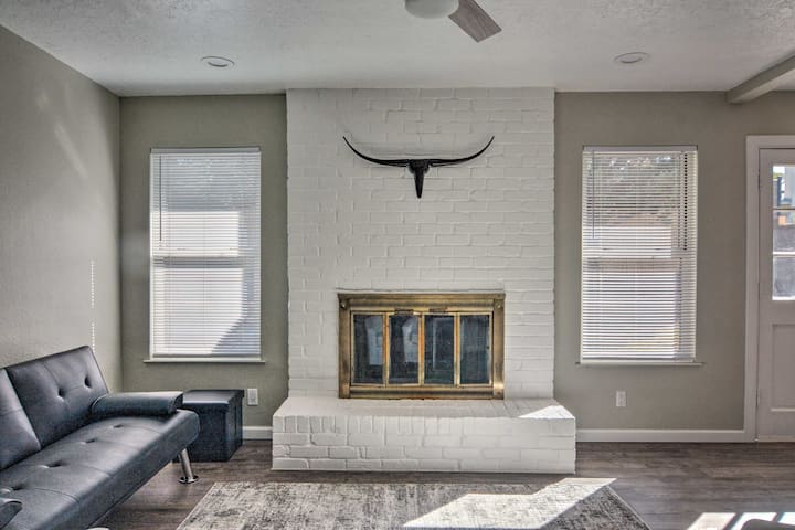 Modern Mountainside House - Albuquerque, NM