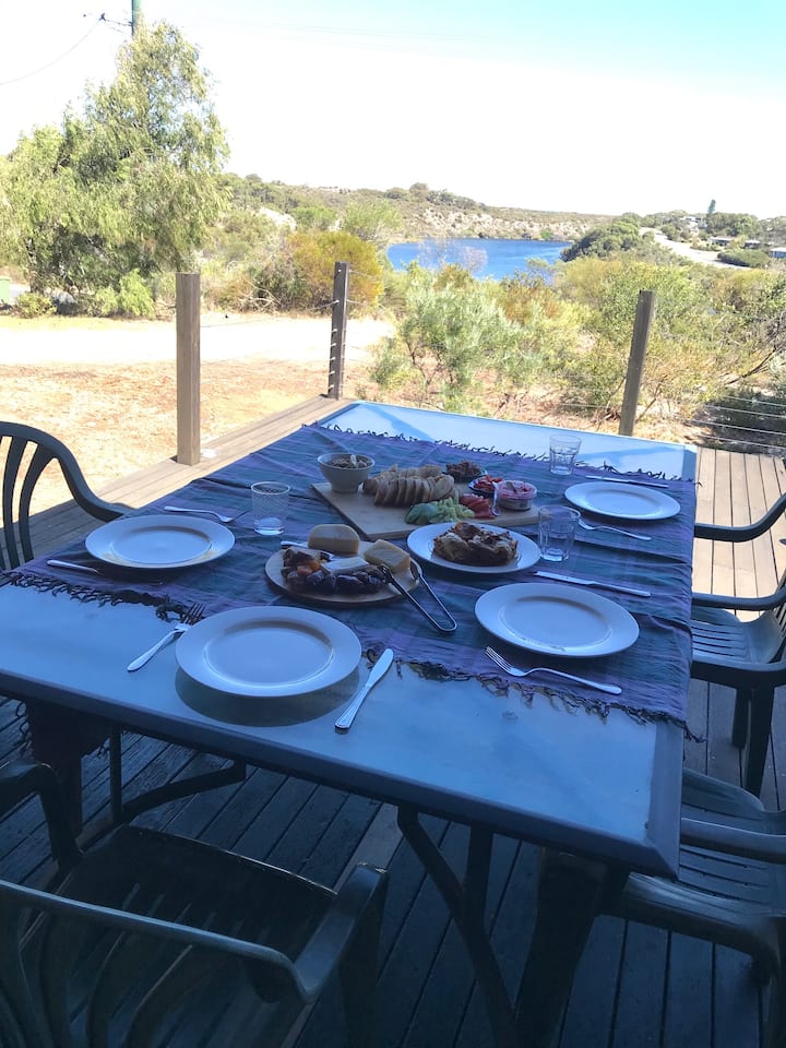 River Lookout, Sleeps 8, Pet Friendly, Easy Care - Guilderton