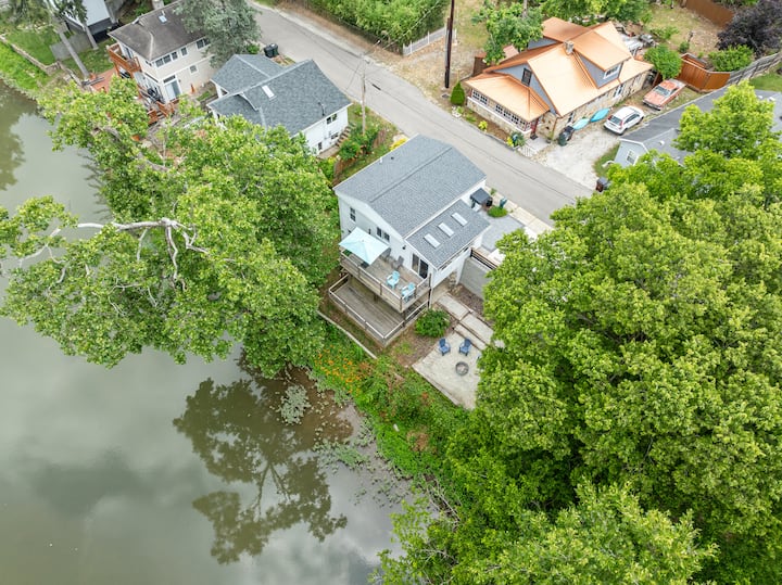 Rivulet House | Riverfront Cottage + Fire Pit - Dayton