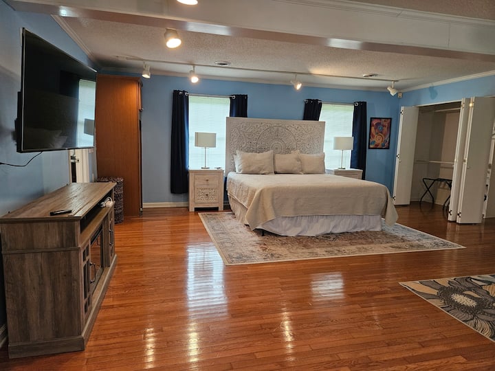 Private, Spacious In-law Suite On Sleepy Hollow - Bristol, TN