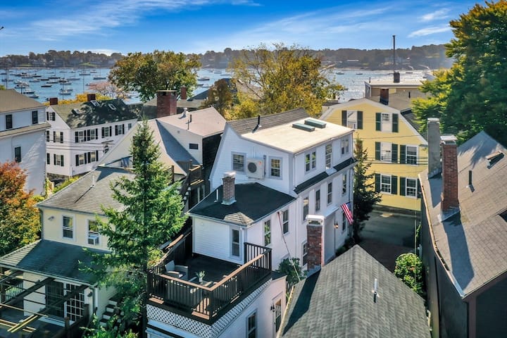 Charming Coastal 1st Floor Condo-2 Bedroom 2 Bath - Marblehead, MA