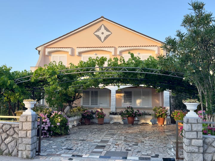 *Villa Mare*bright&modern Apt,wifi Private Parking - Krk, Hırvatistan