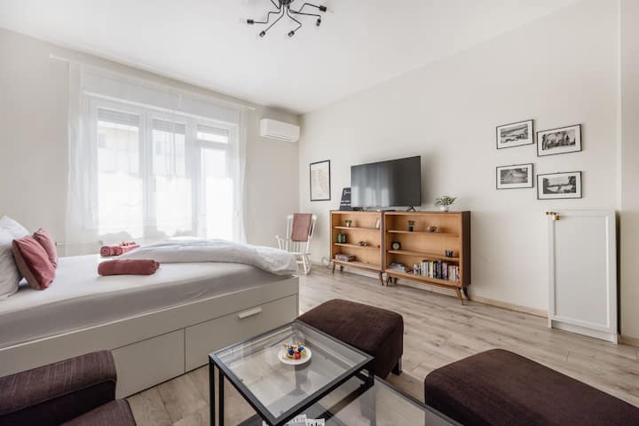 Modern Studio With A/c & Balcony | Cabletownbuda - Budapest