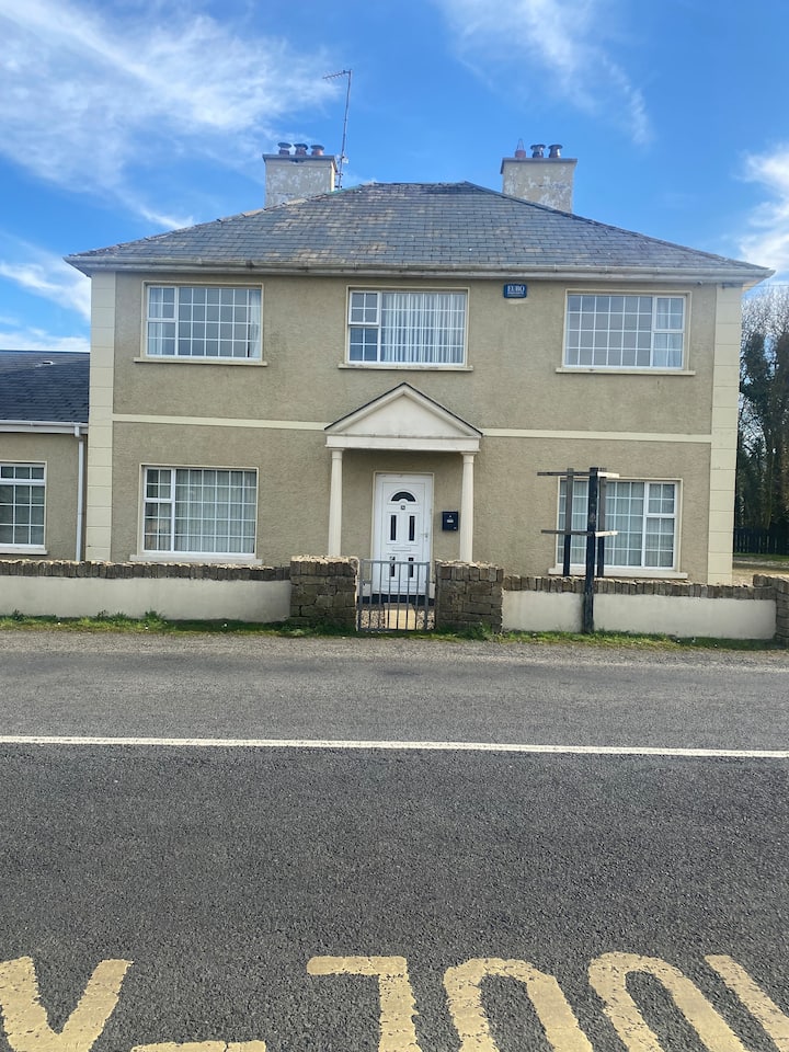 Superb Family House (13 Beds, Sleeps 15 People) - Irlanda