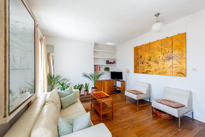 Eiffel-view Romantic 2-storey Nest - Paris