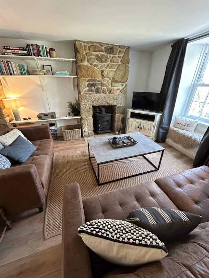 Three Bed Cottage In Helston, Near Porthleven - Cornwall