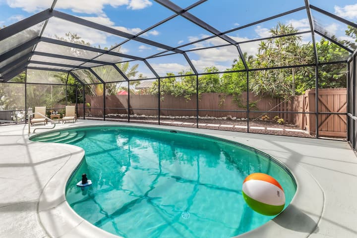 Beach House On Pond W/ Heated Pool - Sleeps 6 - Naples Park, FL