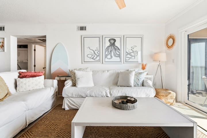 Beachfront Boho Top Floor 2 Bedroom, 2 Bath Condo - Sneads Ferry, NC