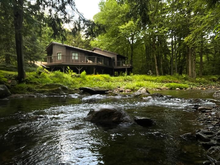 The Cottage On Sterling Brook - Morristown, VT