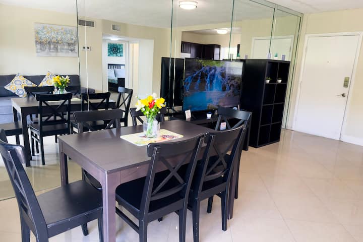 Fully Equipped 2br Apt W/ Wifi Near Beach - Sunny Isles Beach, FL