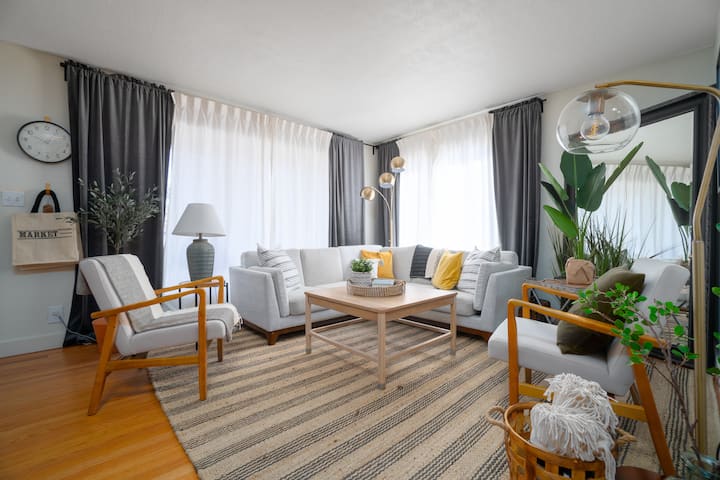 Villa77: Renovated Stay Near Downtown & Old Mill - Bend, OR