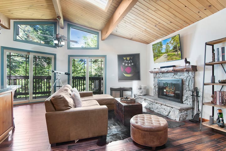 Gorgeous Picturesque Lake Arrowhead Cabin - Lake Arrowhead, CA