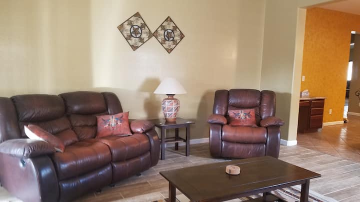 Charming Southwestern Home - Maricopa, AZ