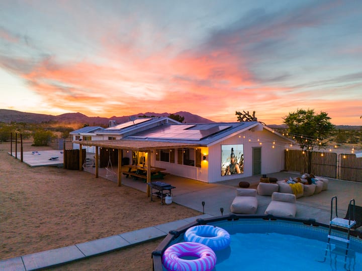 The Magic Hour Home ⟫ Private ⟫ Spa ⟫ Pool ⟫ Games - Joshua Tree, CA