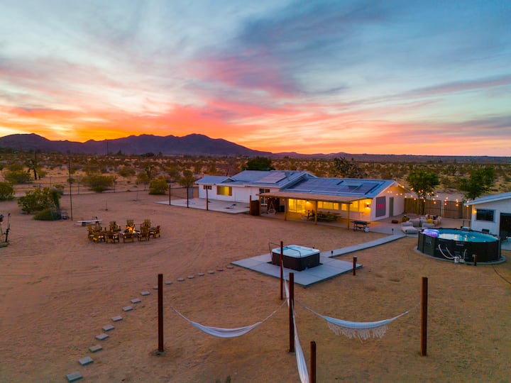 The Magic Hour Home ⟫ Private ⟫ Spa ⟫ Pool ⟫ Games - Joshua Tree, CA