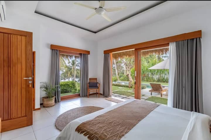 Chambre De Villa Standing Face Océan, Plage Privée - Indonesia