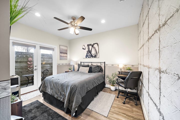 Private Room | En-suite Bath | Downtown - Houston, TX