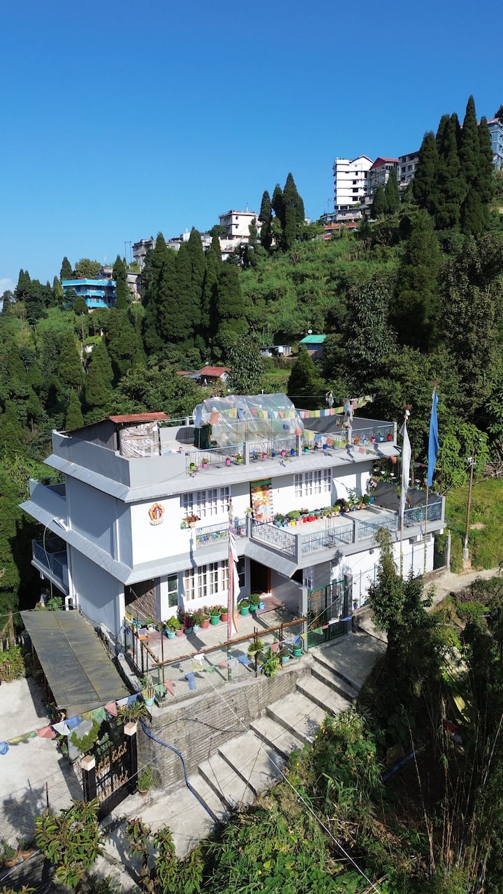 Norbu Gakyil ནོར་བུ་དགའ་འཁྱིལ - Darjeeling