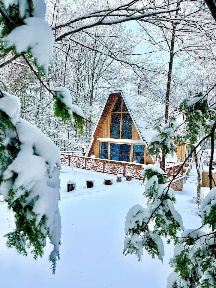A-frame 5 Bedroom Walking Distance To Hunter Mt. - Hunter Mountain, NY
