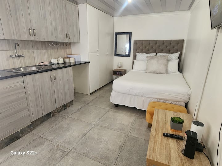Self Catering Cottage In Doringkloof Room 6. - Centurion