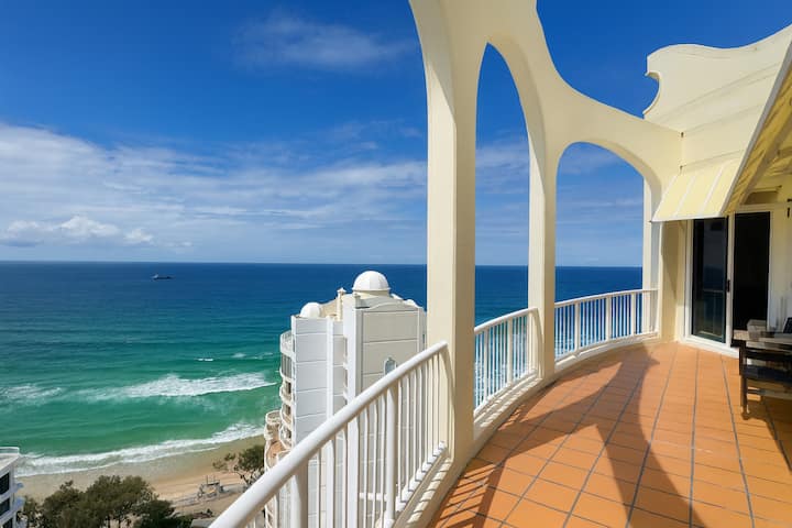 Top Floor King Studio With Ocean View At Moroccan - Surfers Paradise