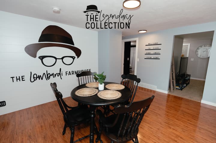 The Lombardi Farmhouse - 10 Minute Walk To Lambeau - Green Bay, WI